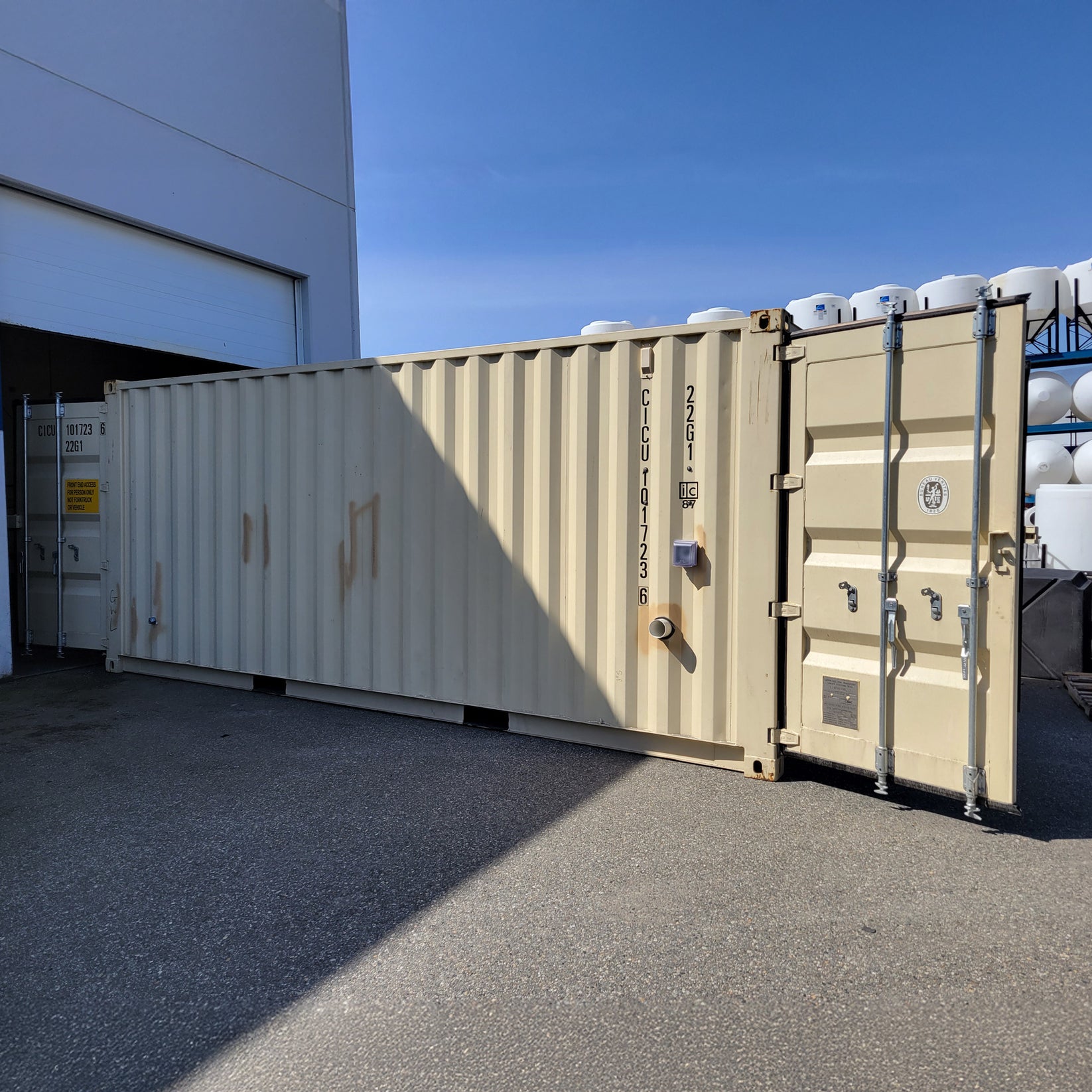 Custom Fabricated Vertical HDPE Tanks | BARR Plastics