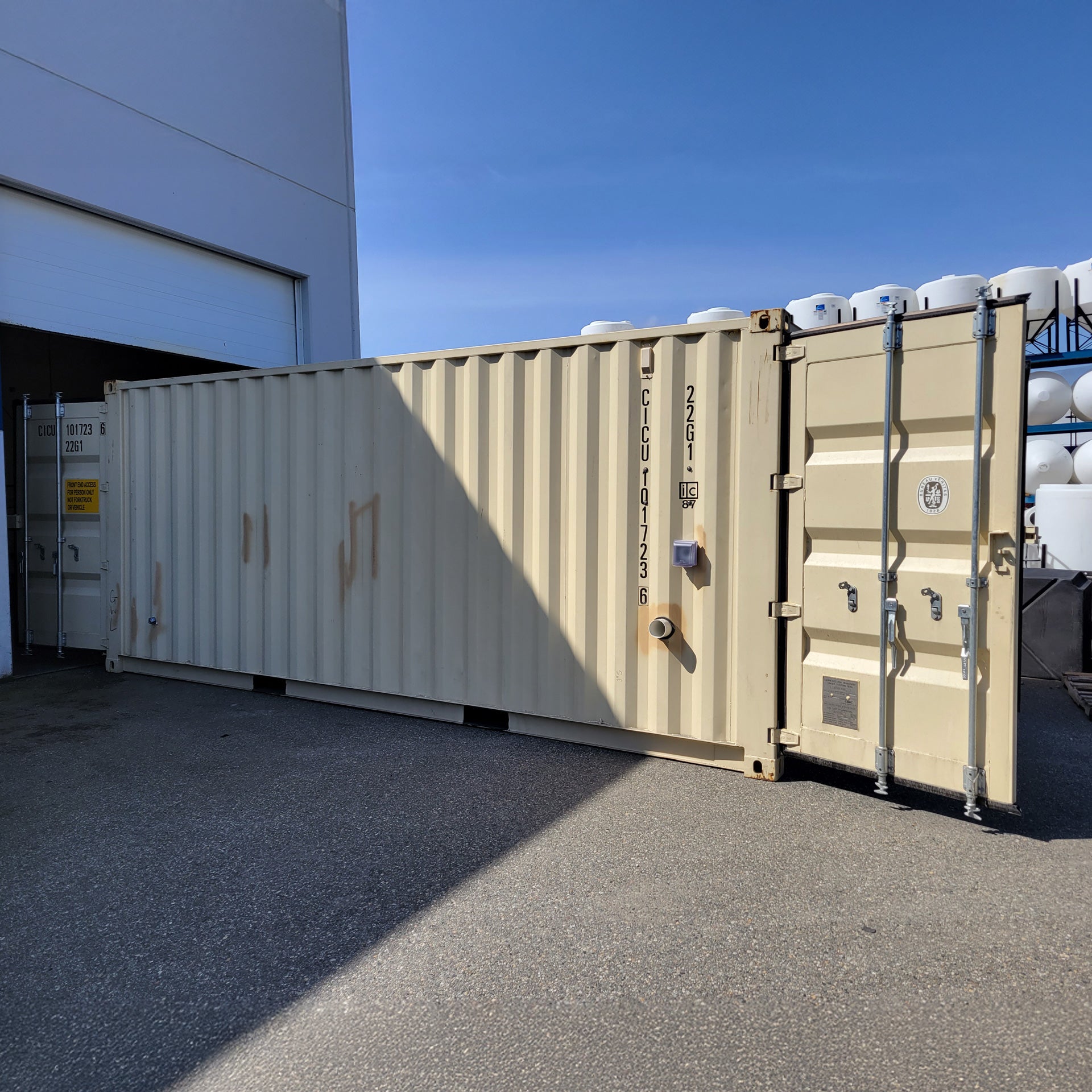 Custom Fabricated Vertical HDPE Tanks | BARR Plastics